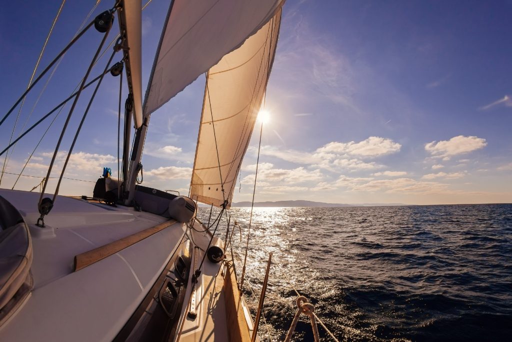 Sailing in strong tides and currents in the Channel Islands - Virtual Bunch